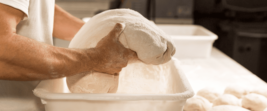 Au fournil, une histoire de technique : le rabat • Lesaffre Algérie